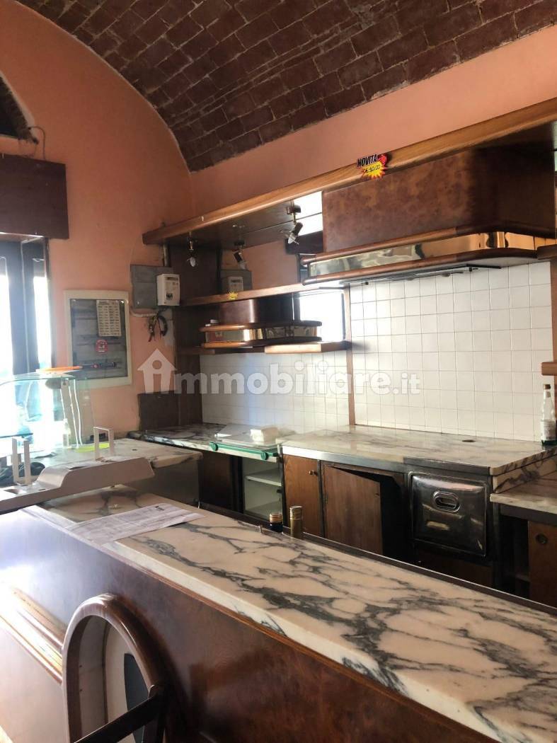 Locale commerciale in Vendita