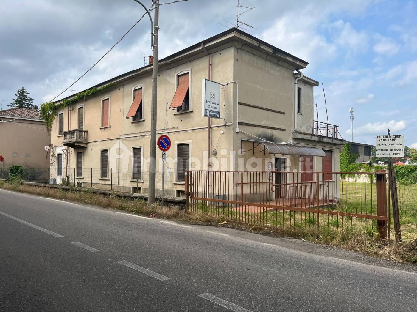 Locale commerciale in Vendita