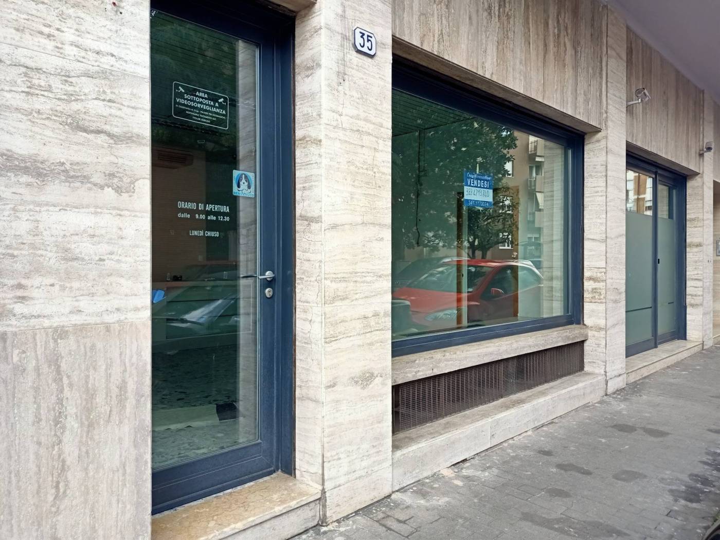 Locale commerciale in Vendita