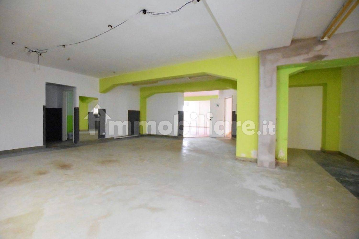 Locale commerciale in Vendita