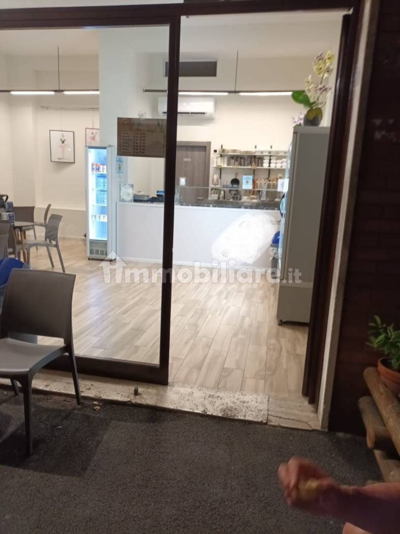 Locale commerciale in Vendita