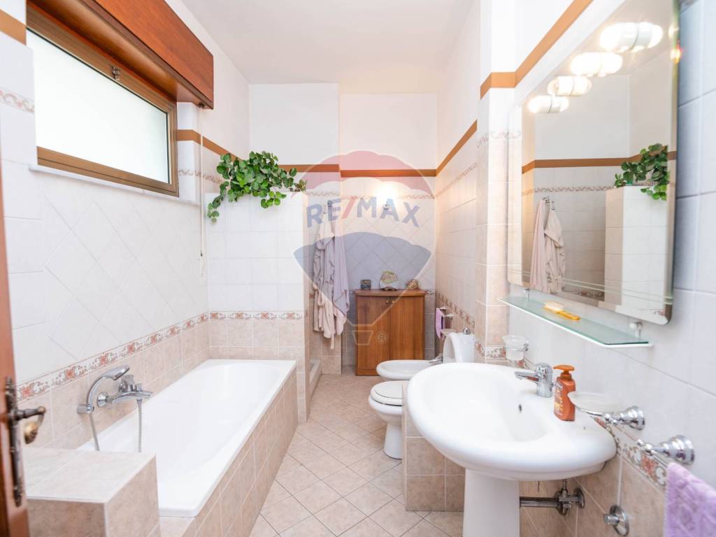 Vendita Appartamento in via Emanuele Bellia 242. Paternò, rif. 103836695