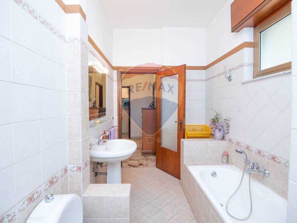 Vendita Appartamento in via Emanuele Bellia 242. Paternò, rif. 103836695