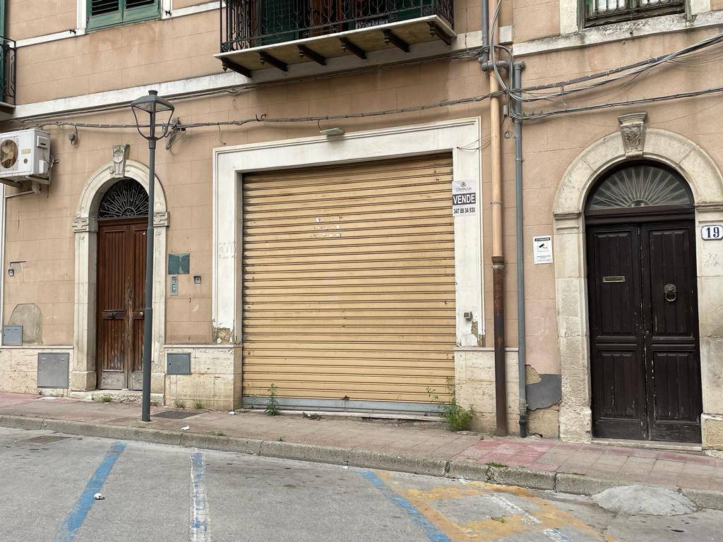 Locale commerciale in Vendita