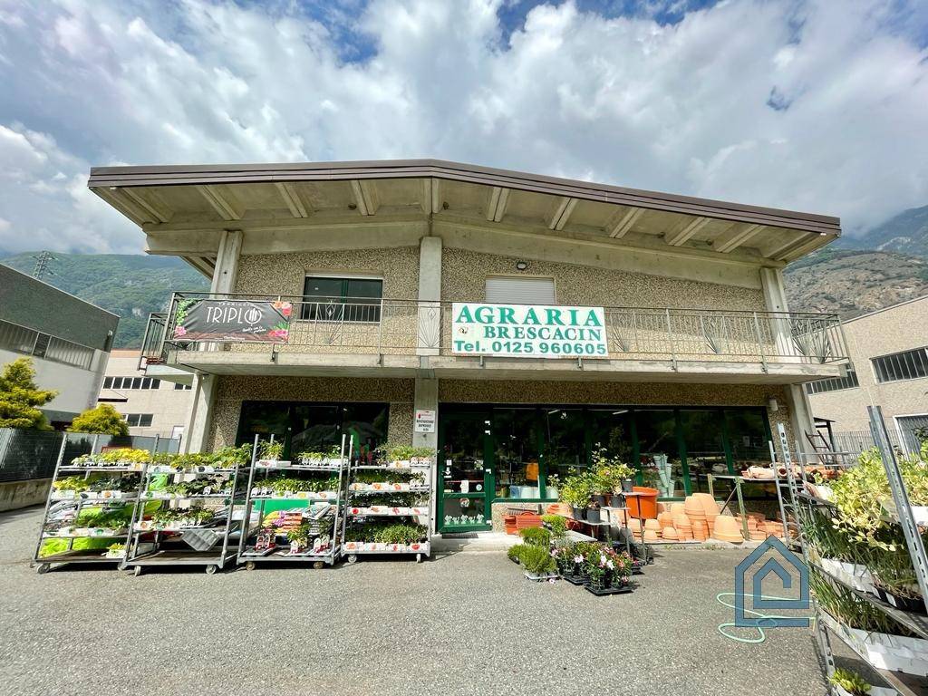 Locale commerciale in Vendita