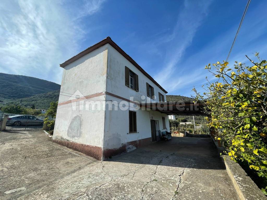 Vendita Casale in via Appia Terracina. Buono stato, posto auto, 5158 m² ...