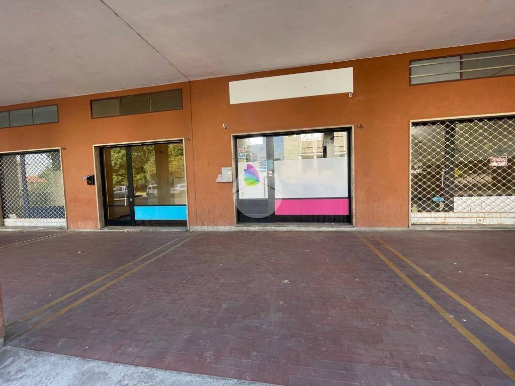 Locale commerciale in Vendita