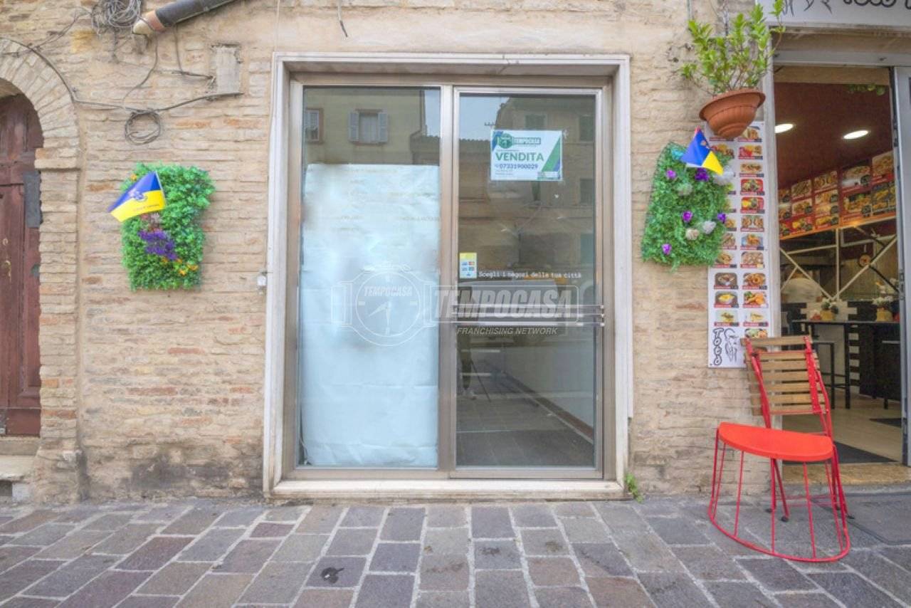 Locale commerciale in Vendita