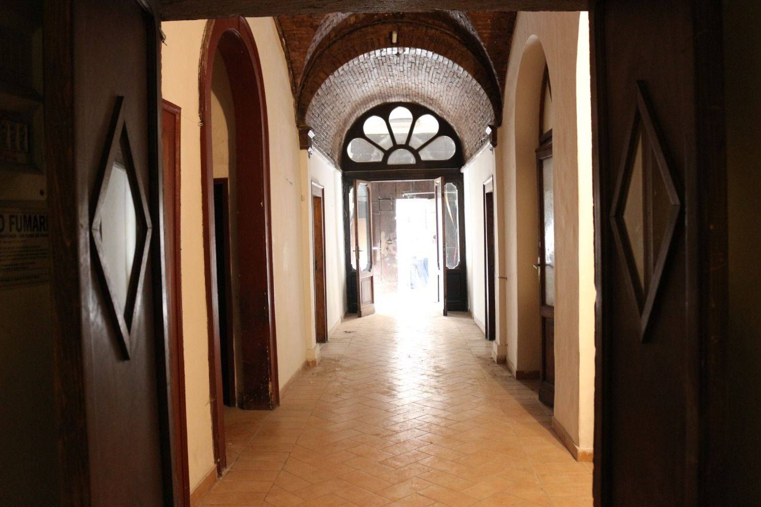 Locale commerciale in Vendita