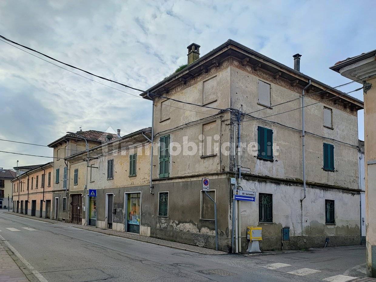 Locale commerciale in Vendita