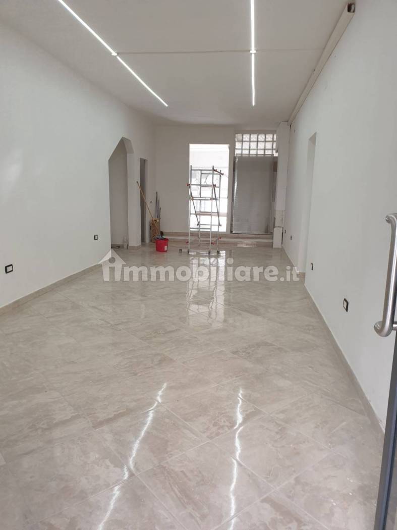 Locale commerciale in Vendita