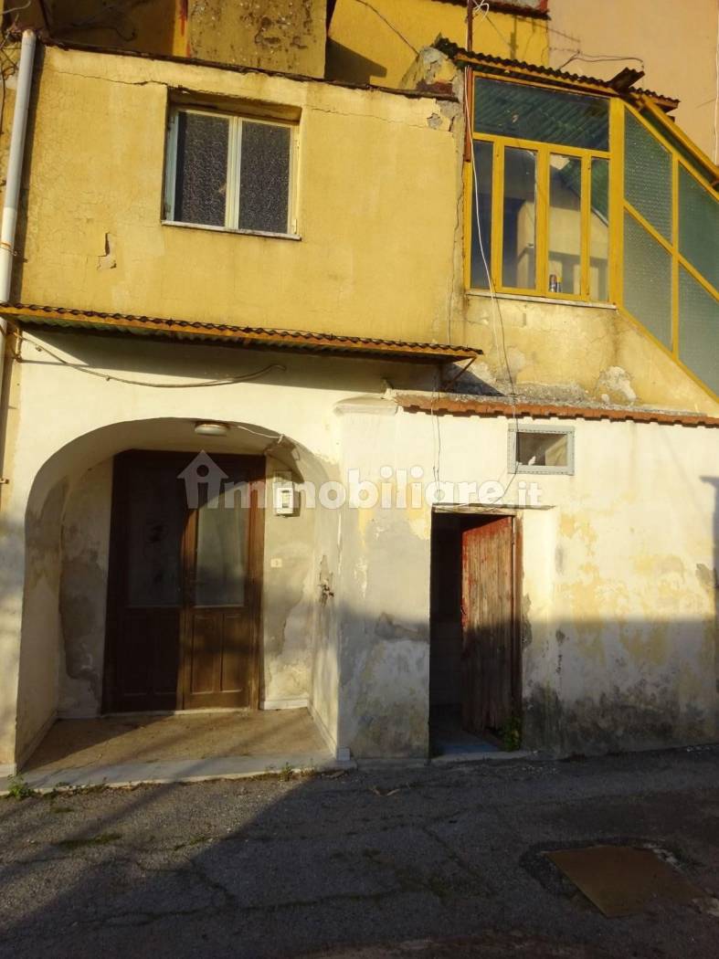 Trilocale da ristrutturare, piano terra, Centro, Sarno