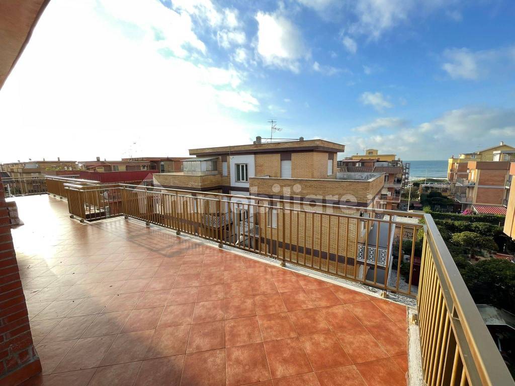 Vendita Attico in via Atene 17 Pomezia. Buono stato, posto auto, con ...