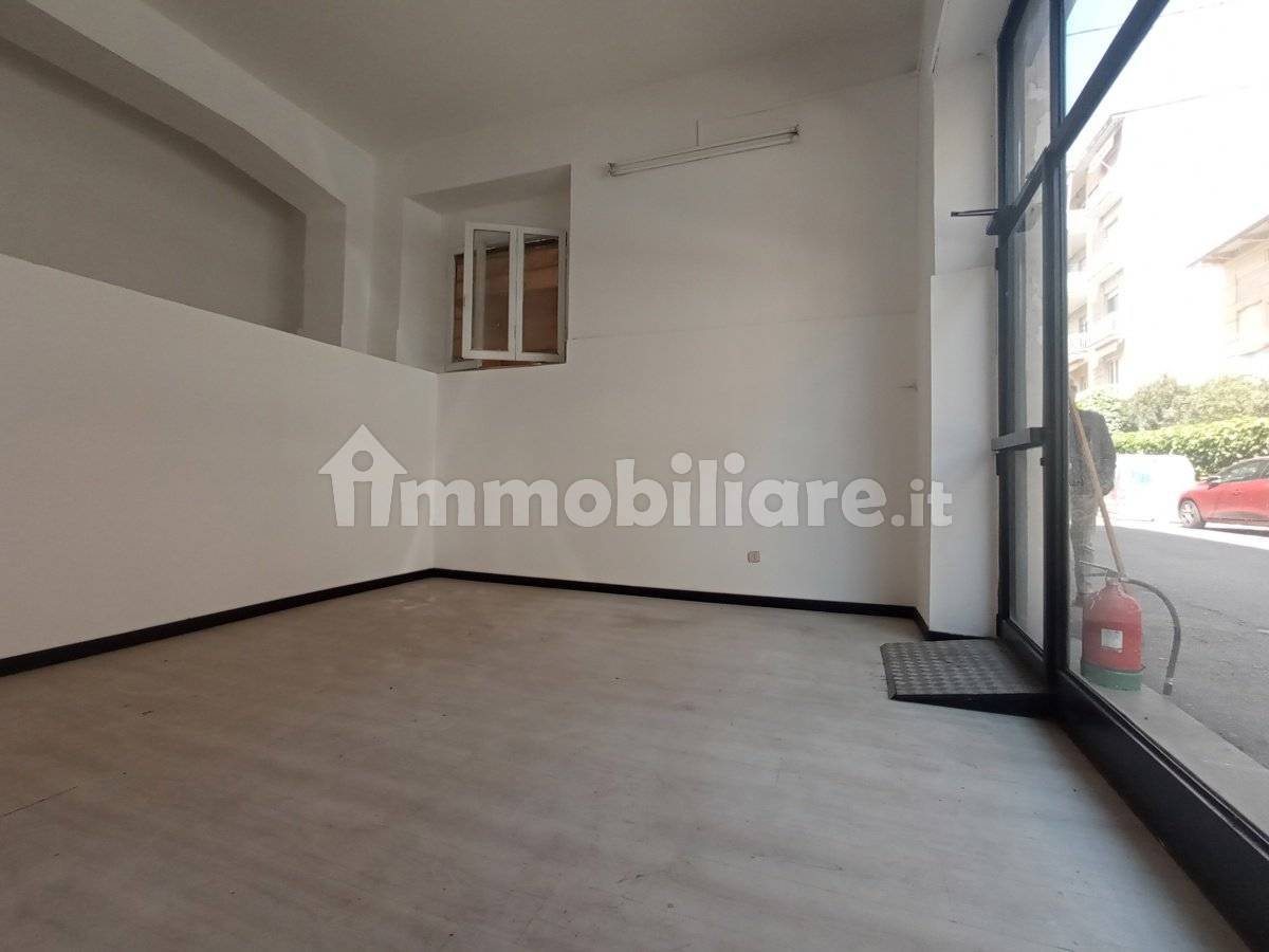 Locale commerciale in Vendita