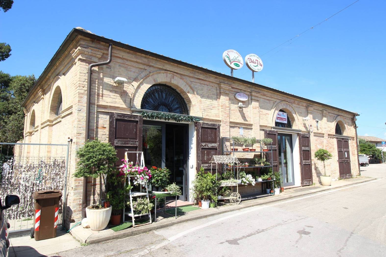 Locale commerciale in Vendita