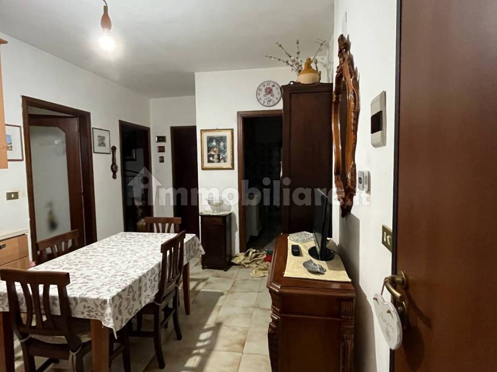 Vendita Appartamento Capurso. Trilocale in via Pietro Nenni 25. Buono ...