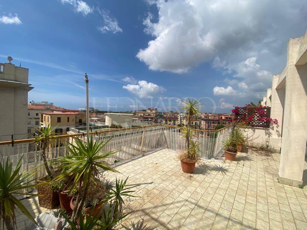 Quadrilocale via Andrea Vaccaro, Vomero, Napoli