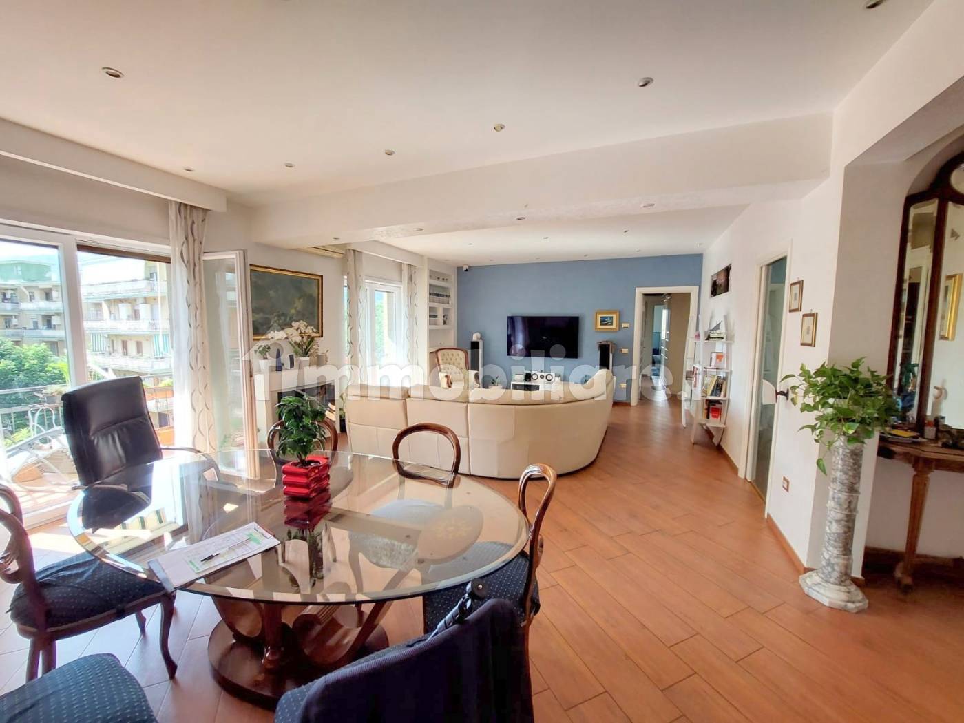 Quadrilocale ottimo stato, terzo piano, Vomero, Napoli