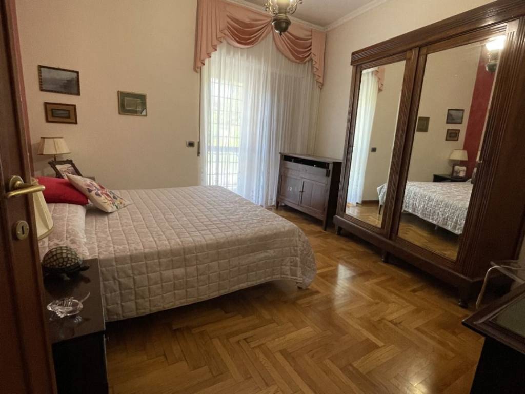 Vendita Appartamento Roma. Quadrilocale in via Enrico Besta 16. Buono ...