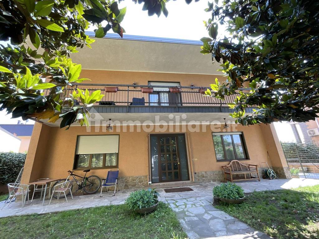 Vendita Villa plurifamiliare in via Risorgimento 3 Cameri. Buono stato ...