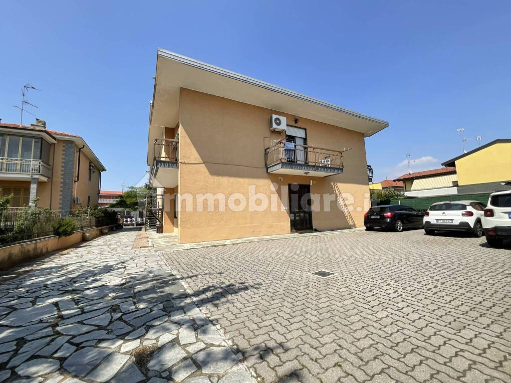 Vendita Villa plurifamiliare in via Risorgimento 3 Cameri. Buono stato ...