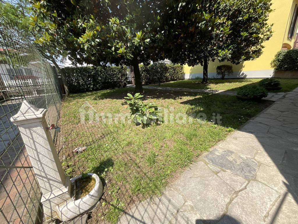 Vendita Villa plurifamiliare in via Risorgimento 3 Cameri. Buono stato ...