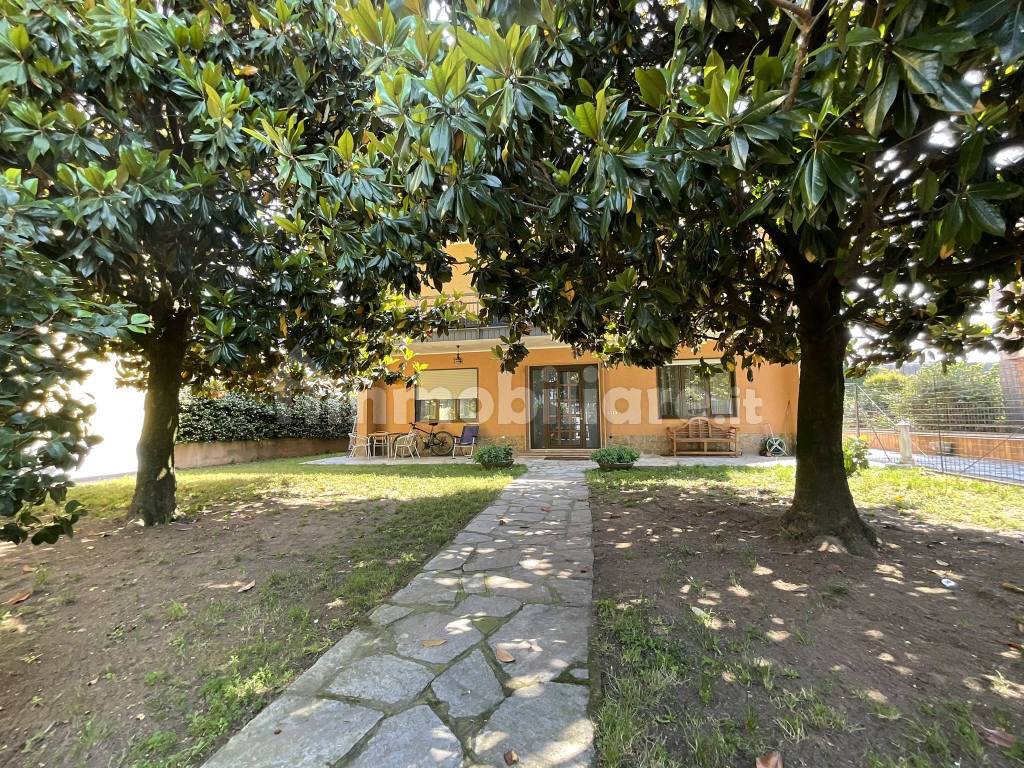 Vendita Villa plurifamiliare in via Risorgimento 3 Cameri. Buono stato ...