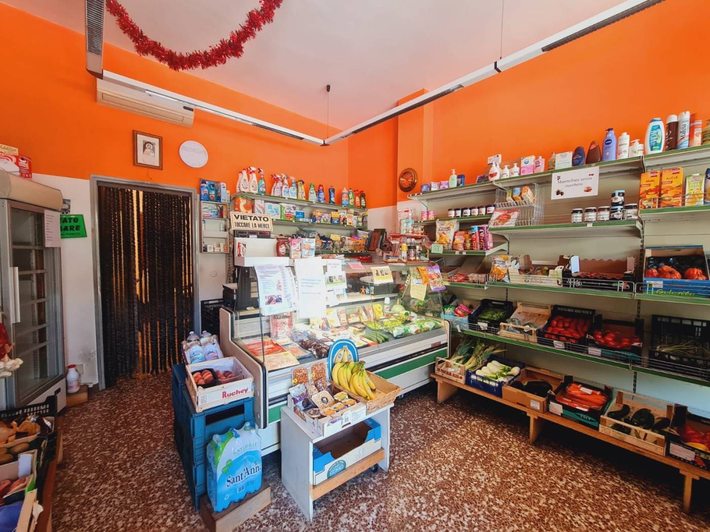 Negozio di frutta e verdura in Vendita