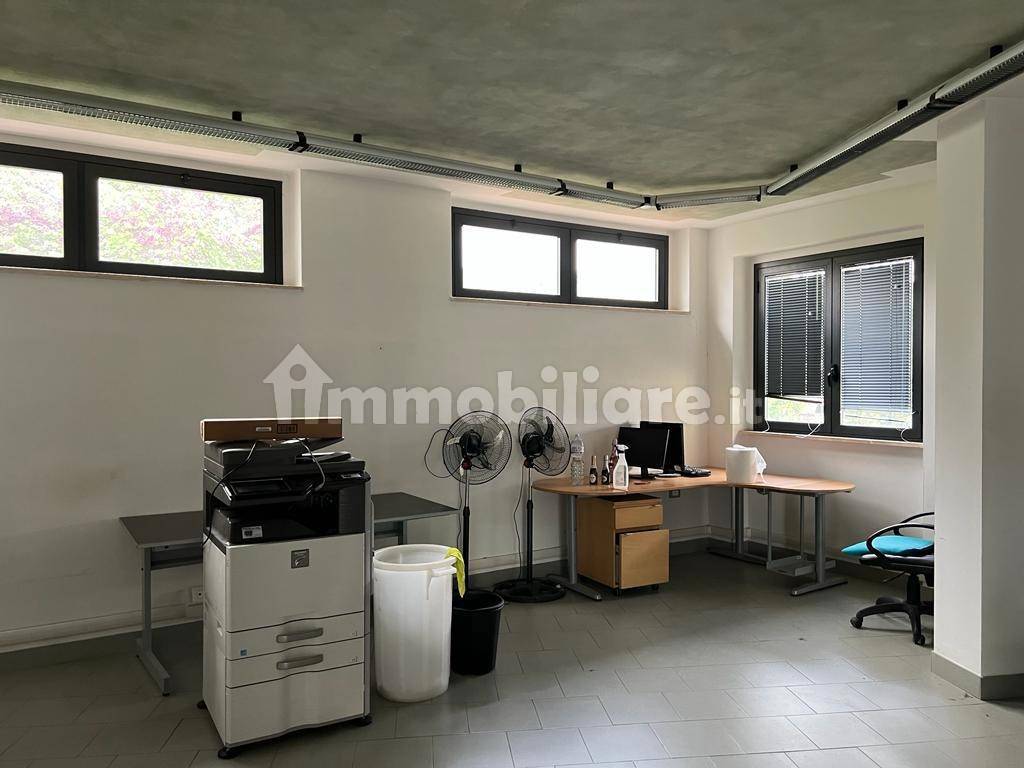 Locale commerciale in Vendita