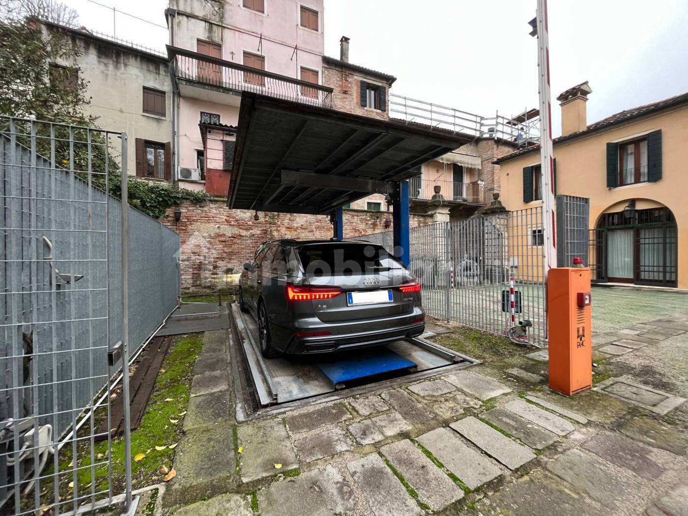 Posto auto - moto in Vendita