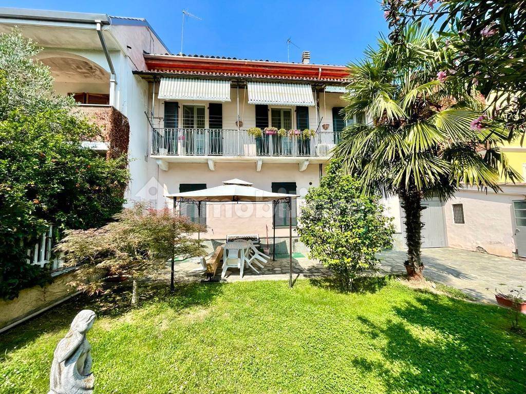 Vendita Villa bifamiliare in via vico 11 Alessandria. Ottimo stato ...