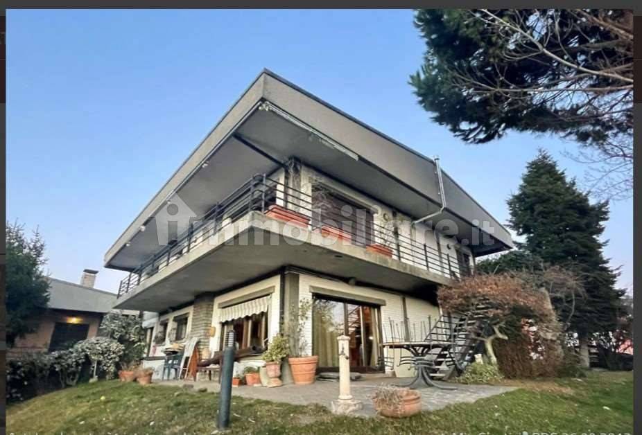 Vendita Villa unifamiliare in via Europa , 13 Carnate. Buono stato, 335 ...