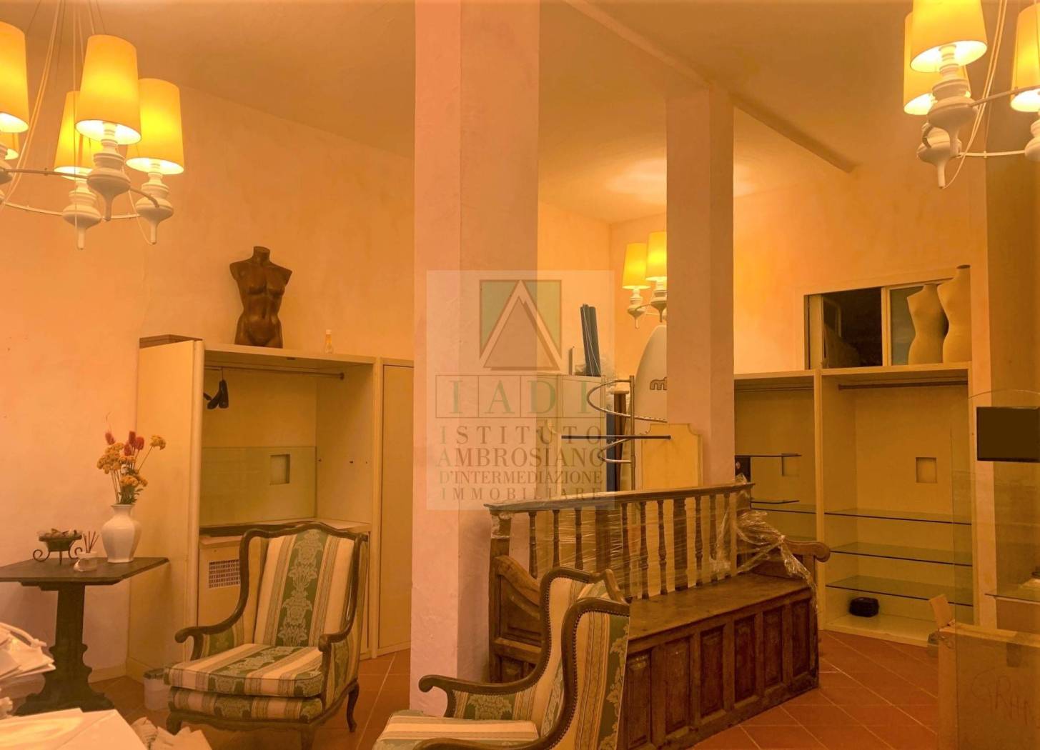 Locale commerciale in Vendita