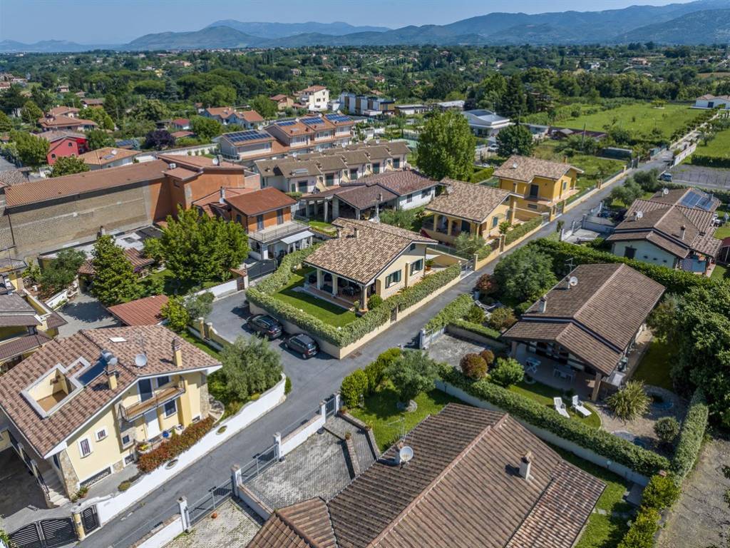 Vendita Villa unifamiliare in via Colle Palombara Zagarolo. Ottimo ...