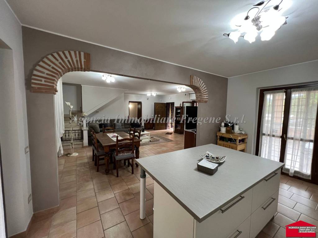 Vendita Villa unifamiliare in via Uberto Pedroli Fiumicino. Ottimo ...