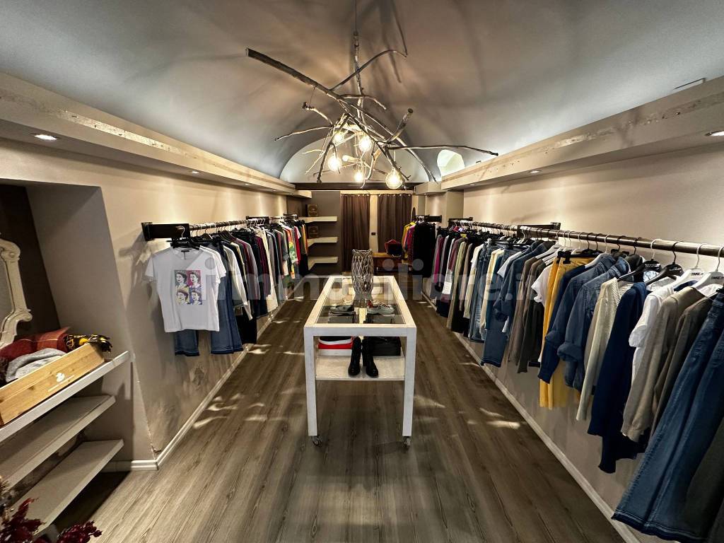 Locale commerciale via Milano 10, Alessandria, Rif. 104061439 ...