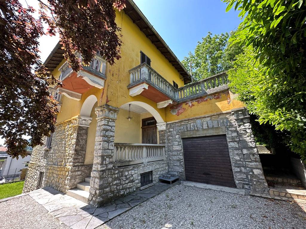 Vendita Villa unifamiliare in via Roma 4 Valbrona. Buono stato, posto ...