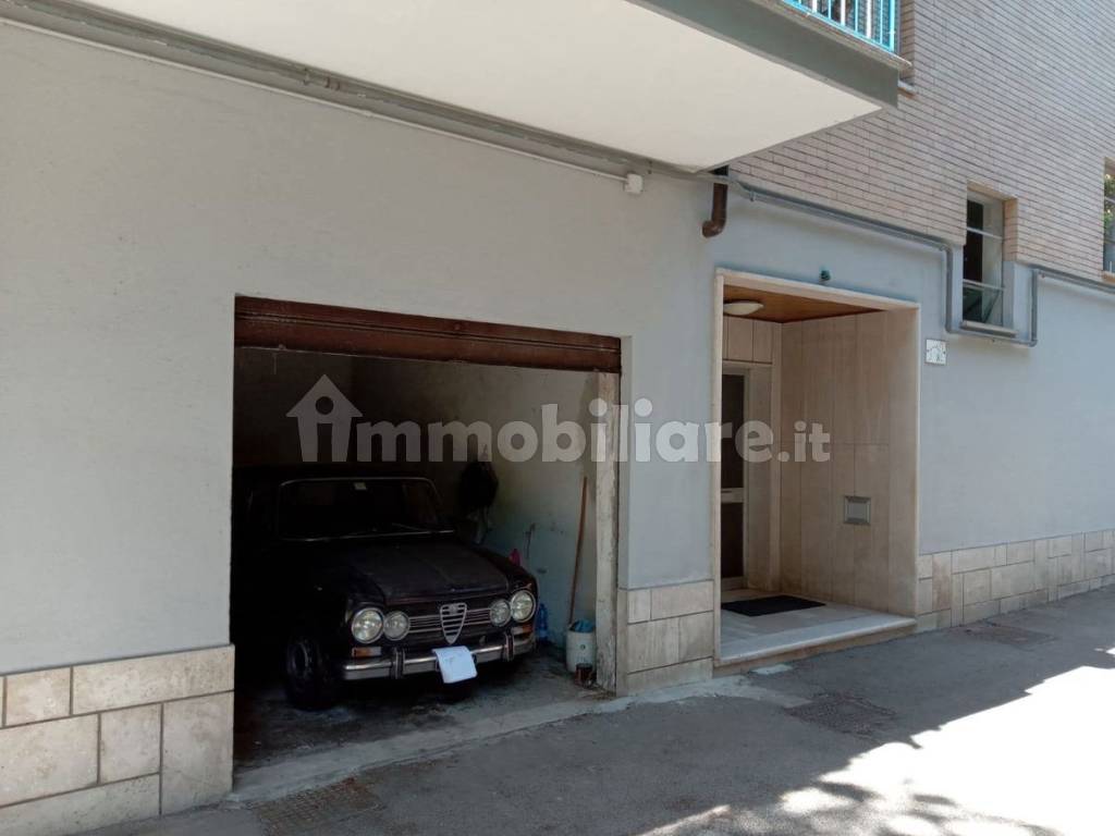 Garage - Box via Padre Alessandro De Meo, 0, Avellino, Rif. 104067403 - Immobiliare.it