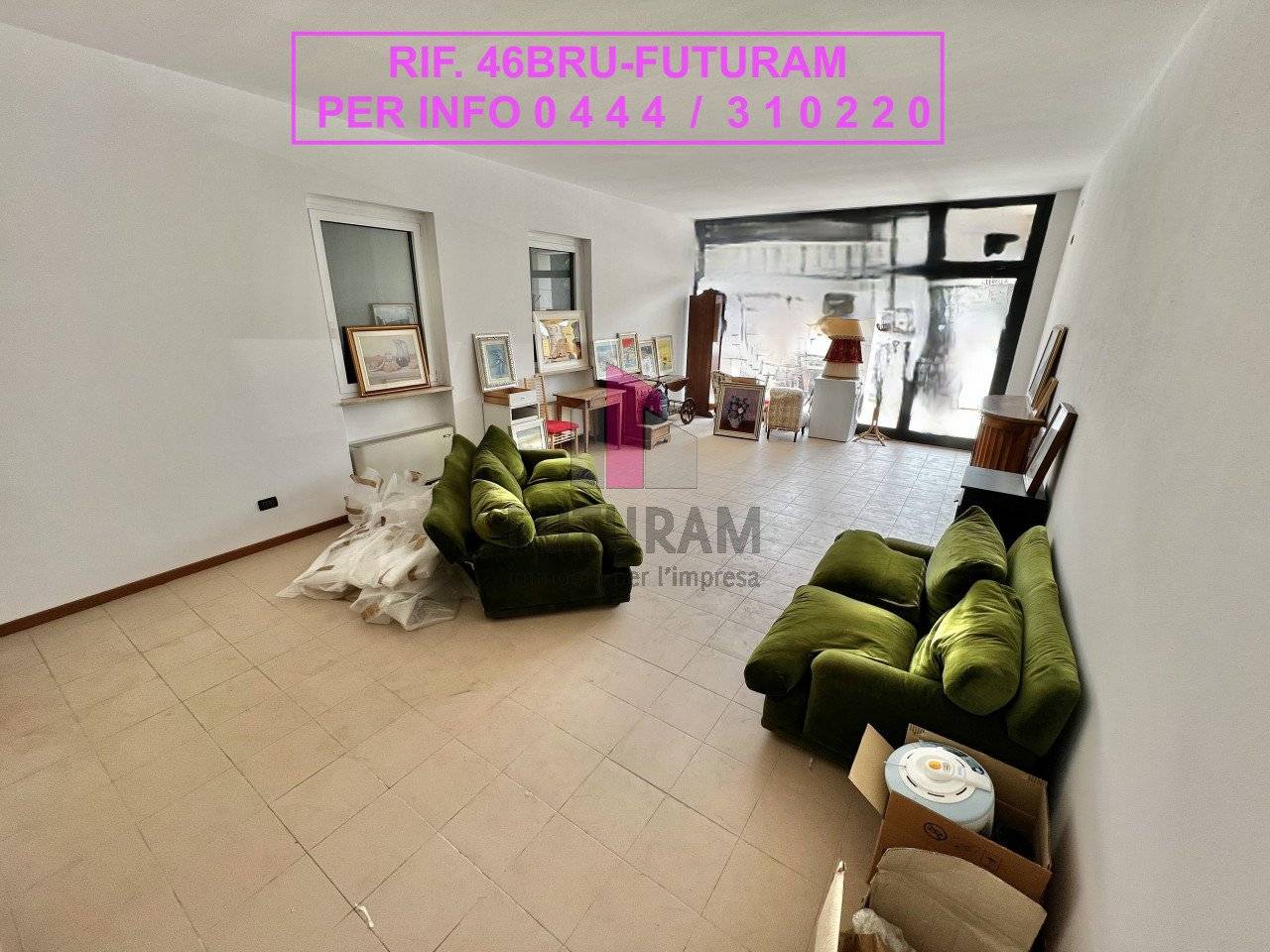 Locale commerciale in Vendita