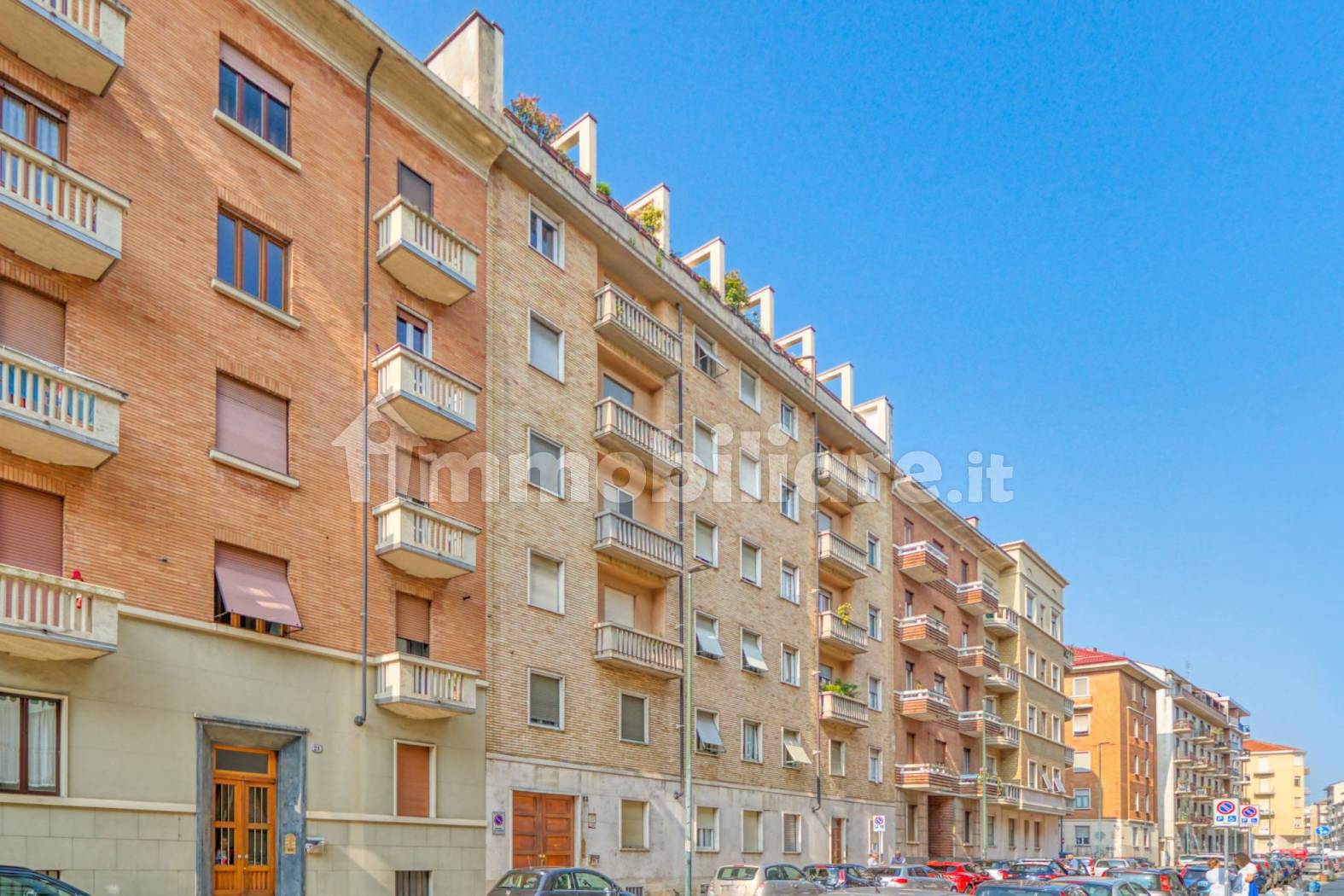 Trilocale via Arona 23, Parella, Torino