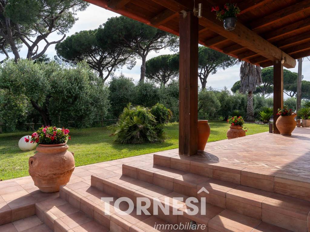 Vendita Villa unifamiliare in via Appia Terracina. Buono stato, posto ...