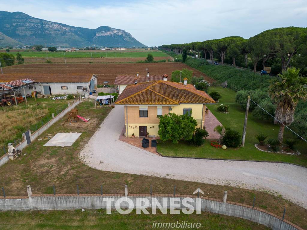 Vendita Villa unifamiliare in via Appia Terracina. Buono stato, posto ...