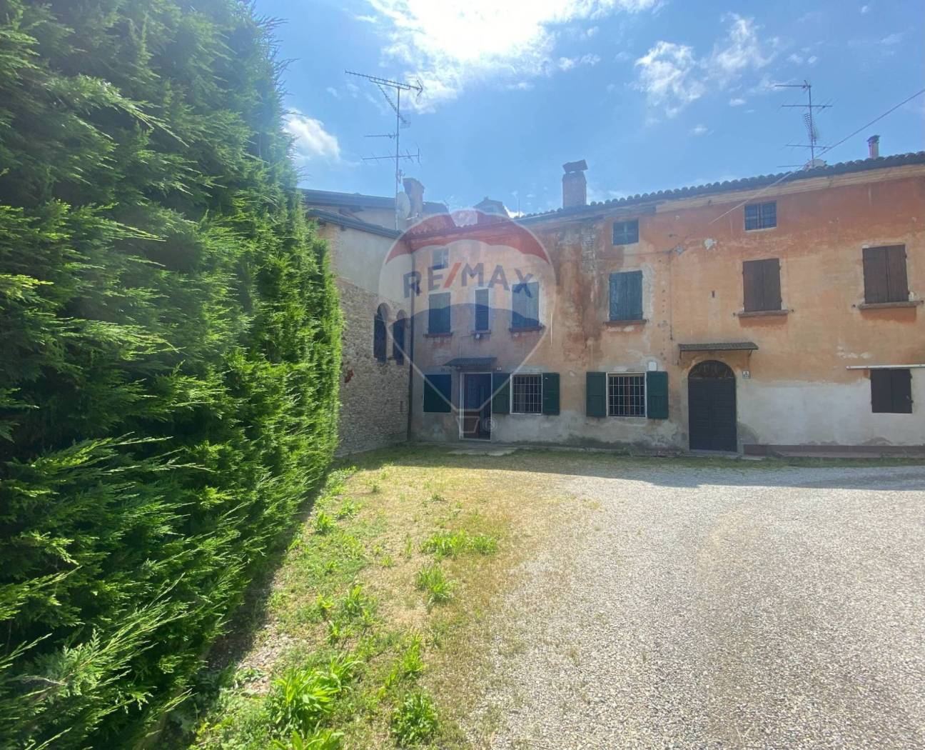 Appartamento da ristrutturare, su più livelli, Centro, Quattro Castella