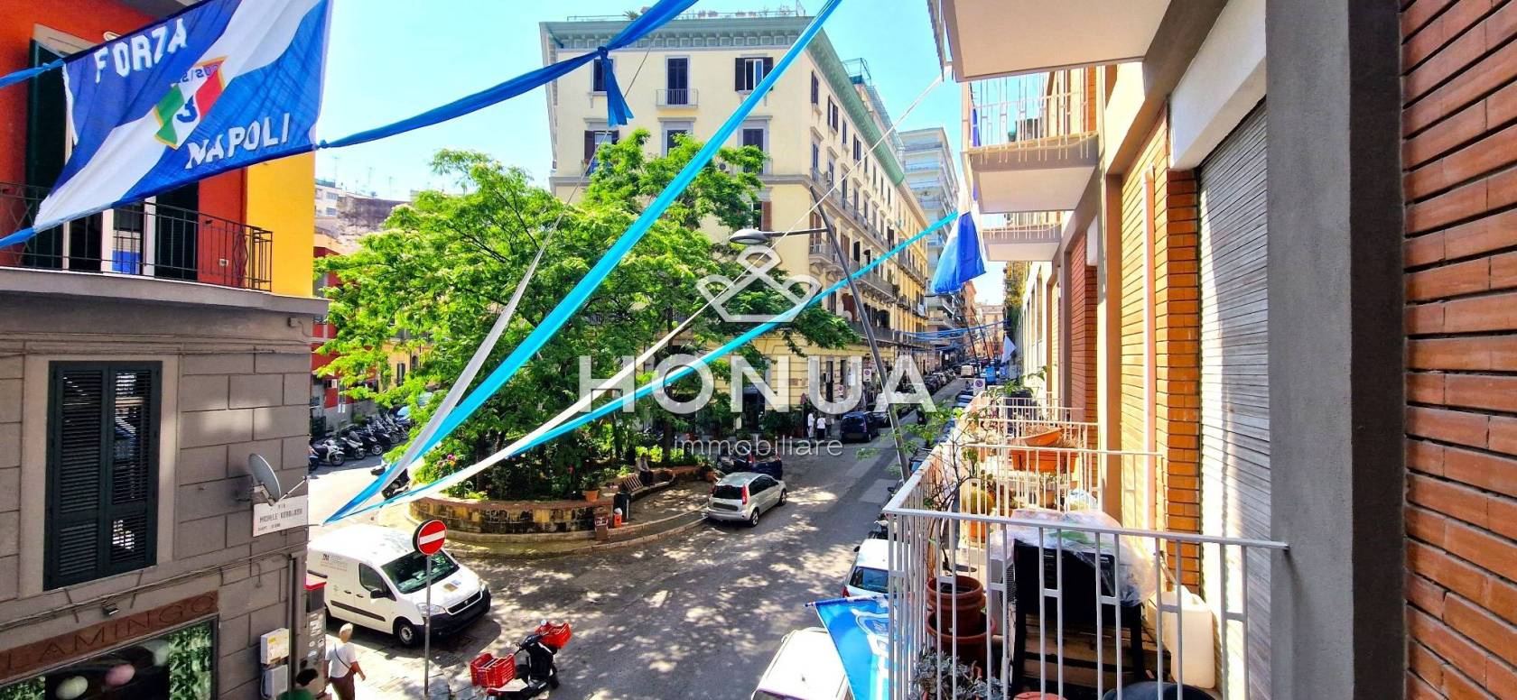 Quadrilocale via Michele Kerbaker 89, Vomero, Napoli