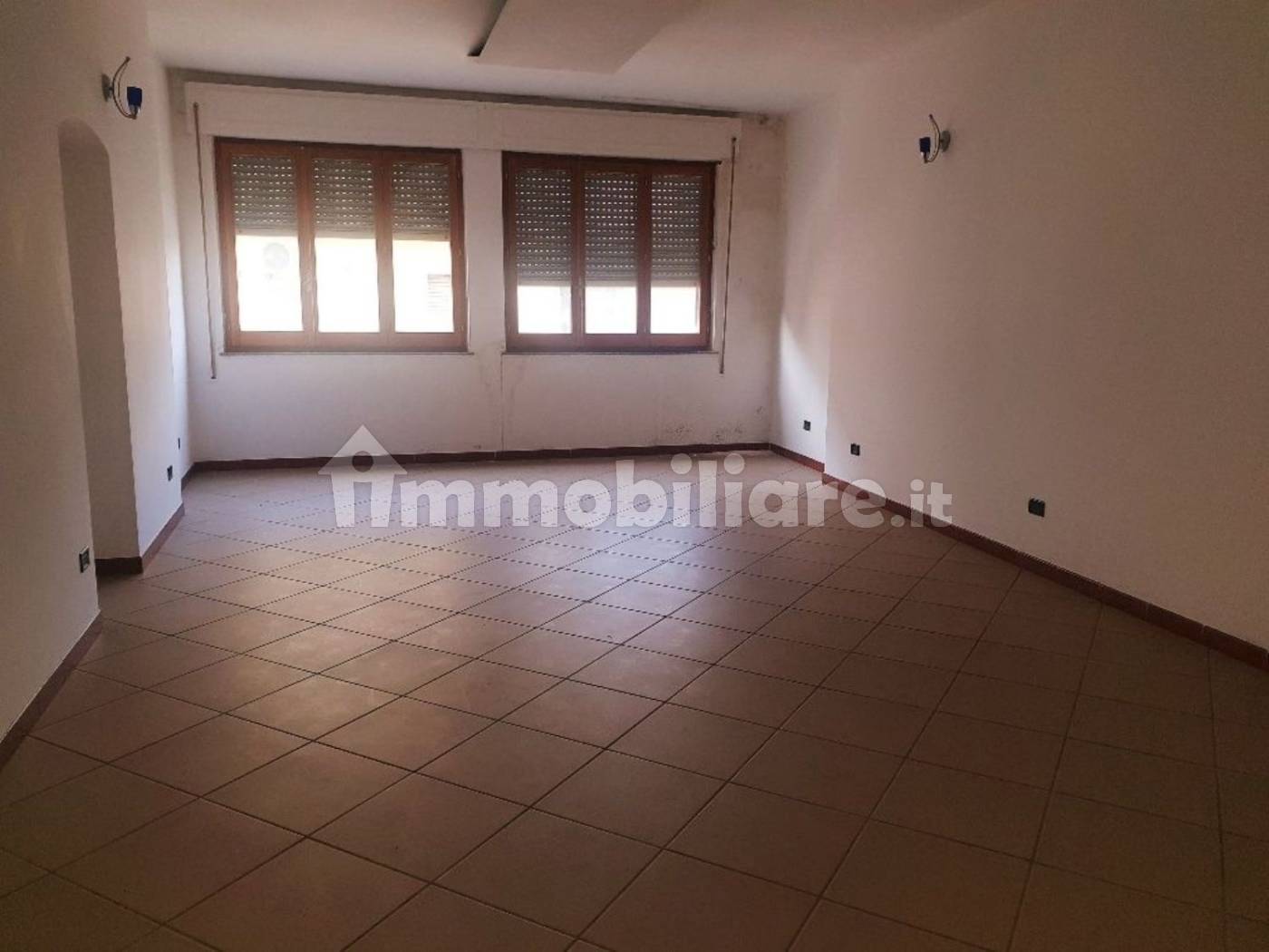 Locale commerciale in Vendita