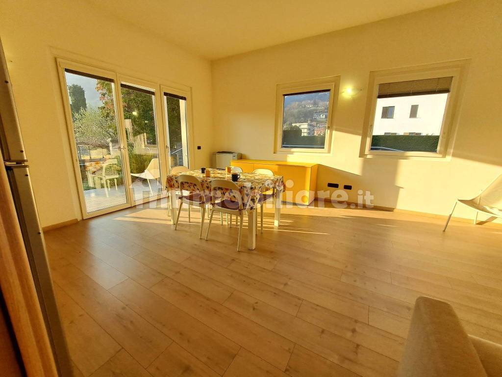 Affitto Appartamento Domaso. Trilocale in via Case Sparse 168. Piano ...