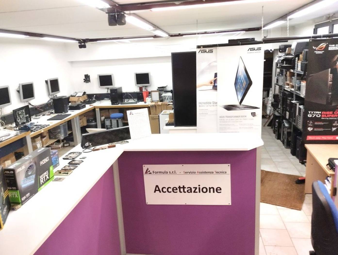 Locale commerciale in Vendita