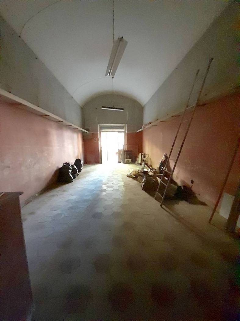 Locale commerciale in Vendita