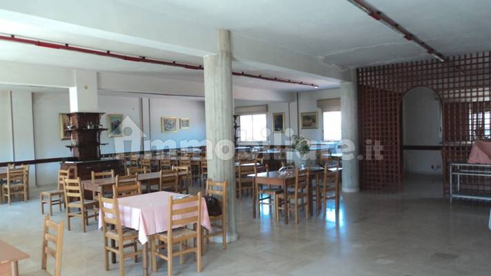 Locale commerciale in Vendita