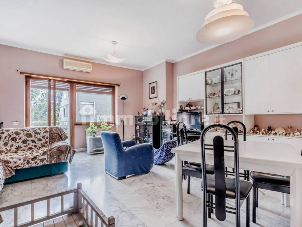 Vendita Appartamento Roma. Quadrilocale in via Alberto Litta Modignani ...